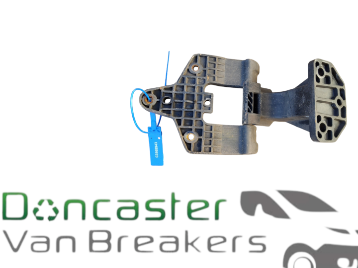 DAF LF GRILLE HINGE 2016 82829015 - Doncaster Van Breakers - Van Parts ...
