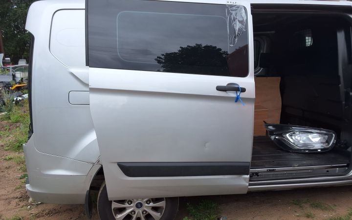 FORD TRANSIT CUSTOM 2023 O/S SIDE LOADING DOOR GLAZED - Doncaster Van ...