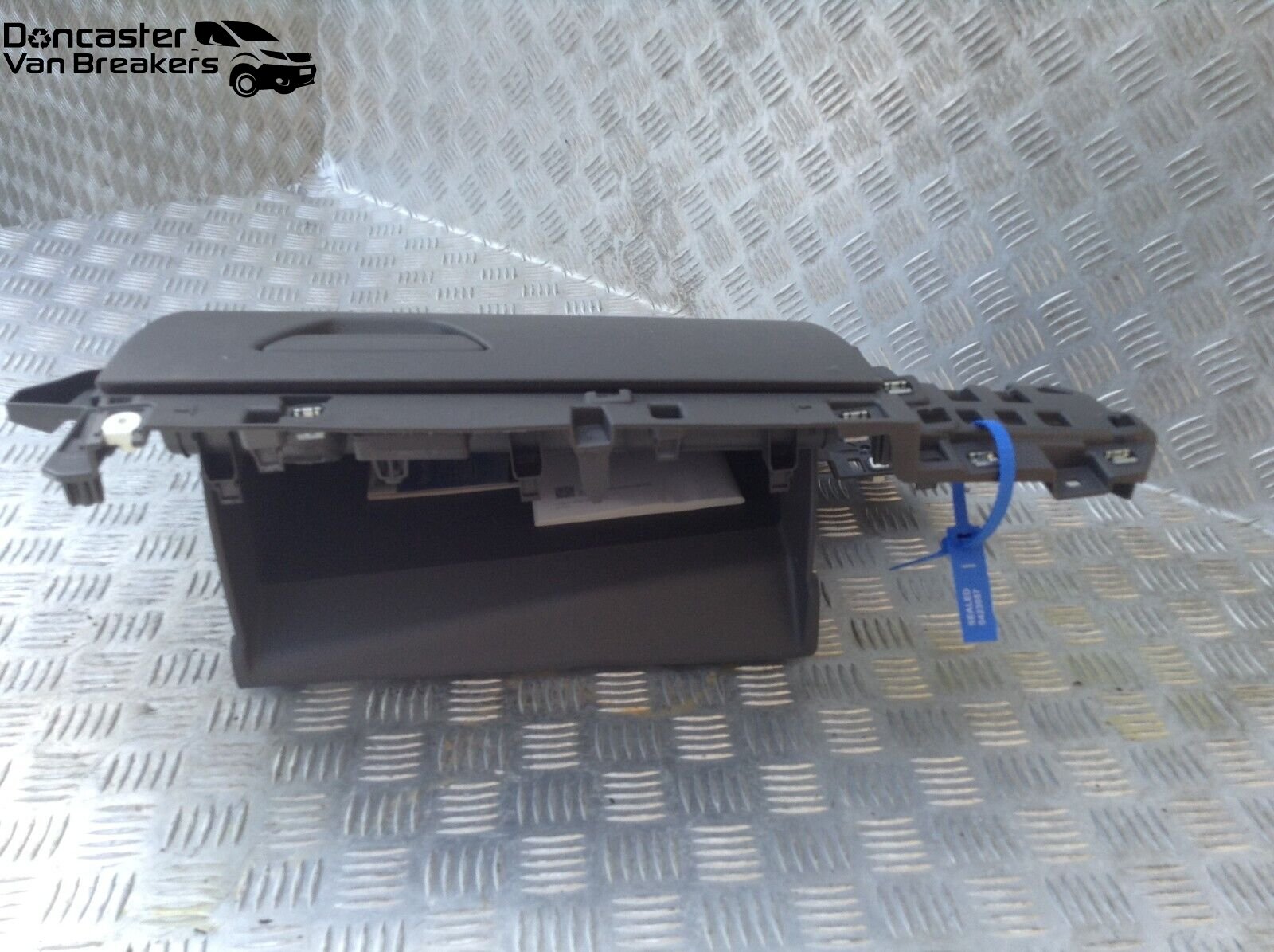 FORD TRANSIT CUSTOM 2021 GLOVEBOX JK21V05010 - Doncaster Van Breakers ...